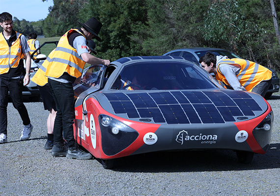 Deakin students conquer up for World Solar Challenge